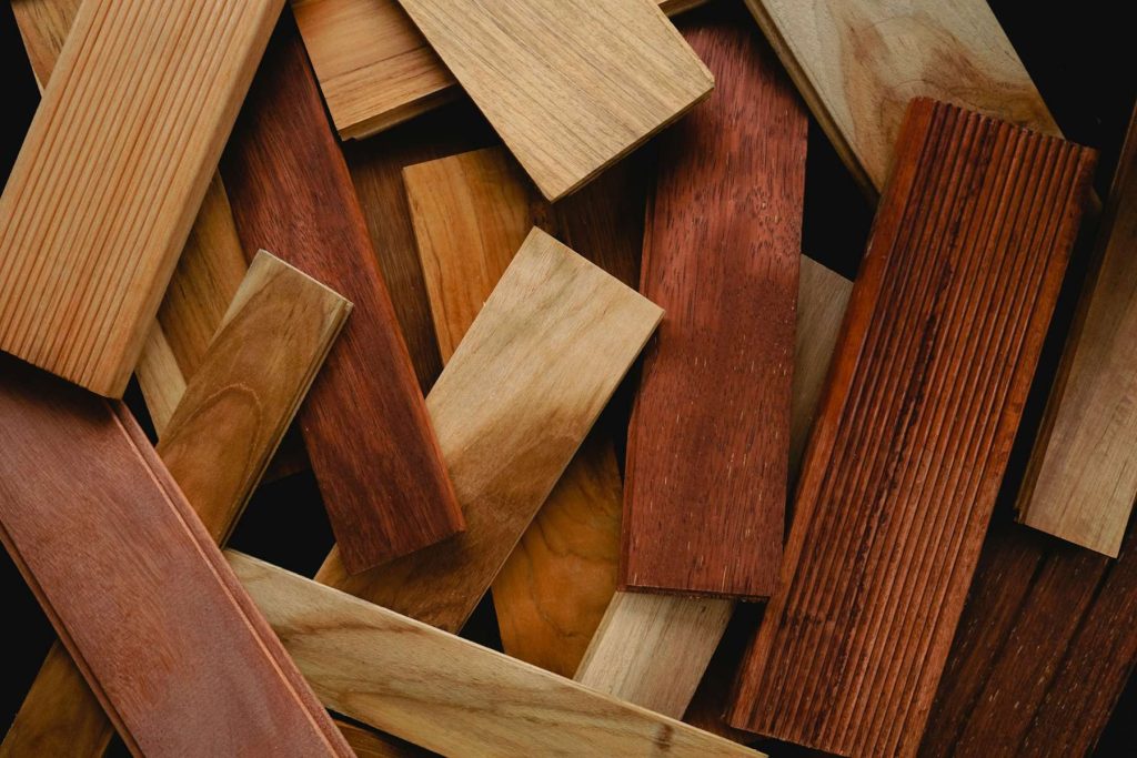 Panduan Memilih Bahan Kayu Furniture Berkualitas Tinggi